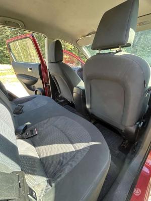 Red Nissan Qashqai 2007 in Vilnius, with an engine capacity of 1.46 L and mileage of 349 thousand km for 1800 €, photo 17 on AUTOMOTO.COM.LV