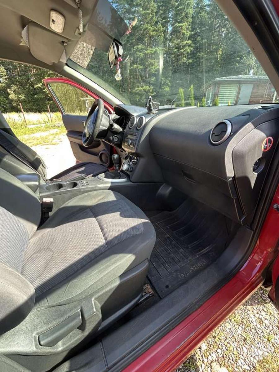 Red Nissan Qashqai 2007 in Vilnius, with an engine capacity of 1.46 L and mileage of 349 thousand km for 1800 €, photo 18 on AUTOMOTO.COM.LV