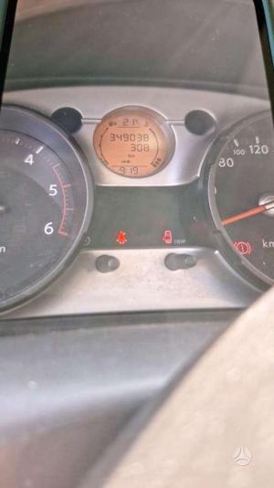 Red Nissan Qashqai 2007 in Vilnius, with an engine capacity of 1.46 L and mileage of 349 thousand km for 1800 €, photo 20 on AUTOMOTO.COM.LV