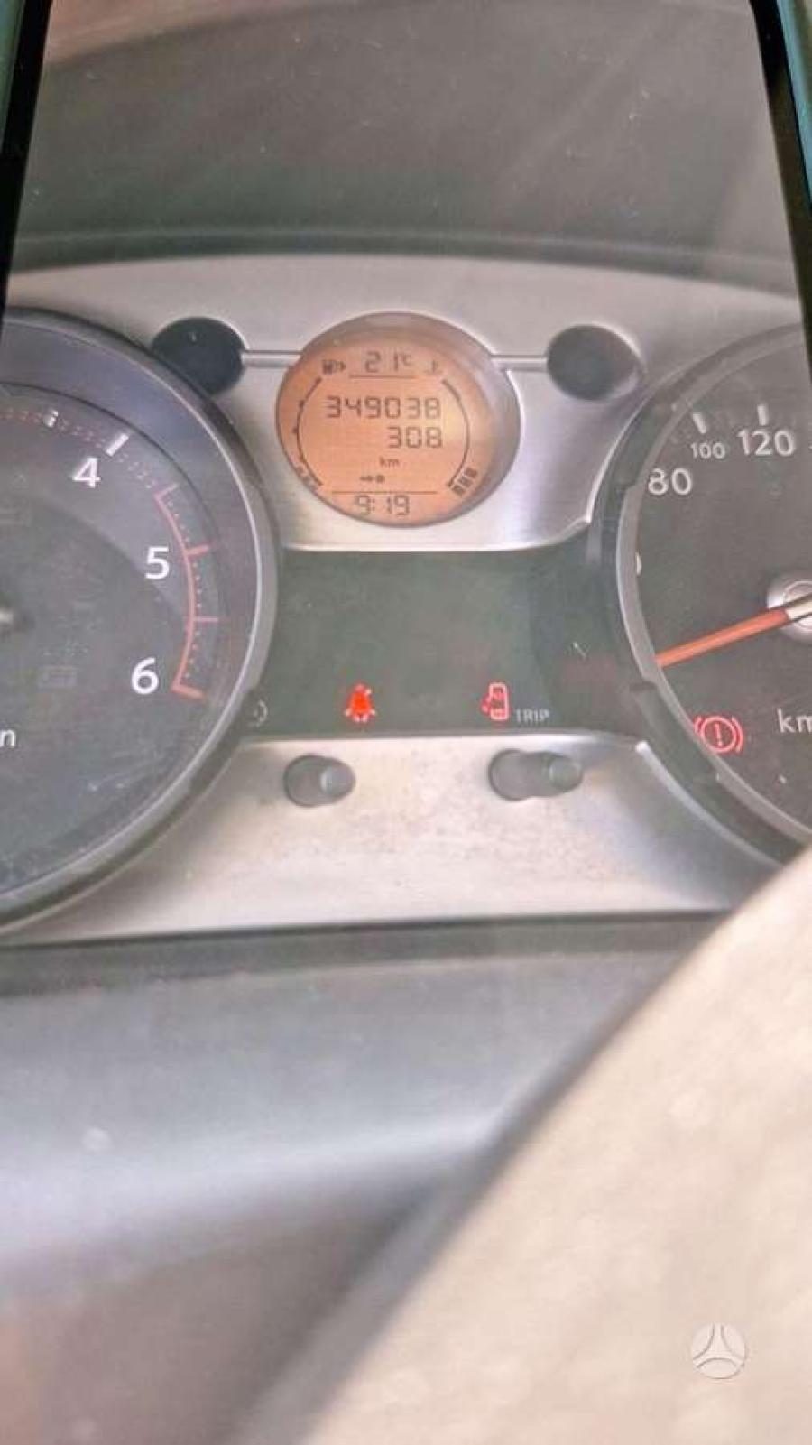 Red Nissan Qashqai 2007 in Vilnius, with an engine capacity of 1.46 L and mileage of 349 thousand km for 1800 €, photo 20 on AUTOMOTO.COM.LV