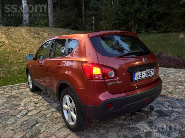 Red Nissan Qashqai 2008 in Riga, with an engine capacity of 2.00 L and mileage of 164 thousand km for 4200 €, photo 3 on AUTOMOTO.COM.LV