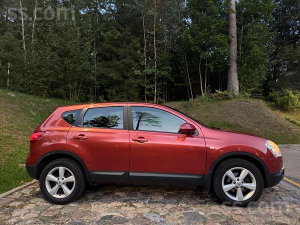 Red Nissan Qashqai 2008 in Riga, with an engine capacity of 2.00 L and mileage of 164 thousand km for 4200 €, photo 4 on AUTOMOTO.COM.LV