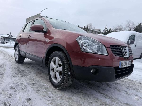Red Nissan Qashqai 2008 in Vilnius, with an engine capacity of 2.00 L and mileage of 241 thousand km for 1950 €, photo 1 on AUTOMOTO.COM.LV