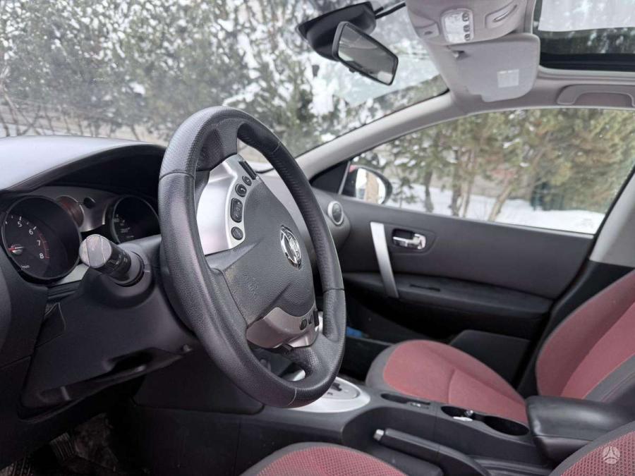 Sarkans Nissan Qashqai 2008 Viļņa, ar dzinēja tilpumu 2.00 L un nobraukumu 241 tūkst. km par 1950 €, foto 13 vietnē AUTOMOTO.COM.LV