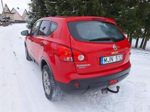 Red Nissan Qashqai 2008 in Kelme, with an engine capacity of 1.46 L and mileage of 280 thousand km for 2900 €, photo 4 on AUTOMOTO.COM.LV