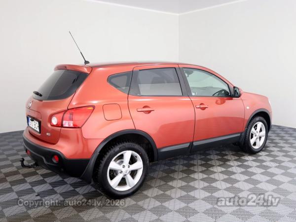 Red Nissan Qashqai 2008 in Tallinn, with an engine capacity of 2.00 L and mileage of 298 thousand km for 2499 €, photo 3 on AUTOMOTO.COM.LV