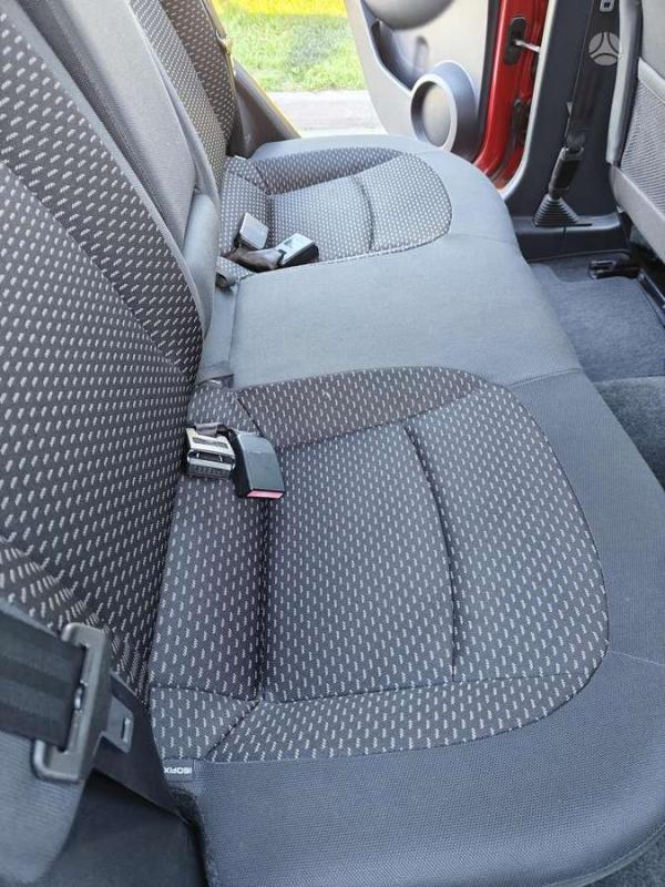 Sarkans Nissan Qashqai 2008 Panevēža, ar dzinēja tilpumu 2.00 L un nobraukumu 248 tūkst. km par 3900 €, foto 8 vietnē AUTOMOTO.COM.LV