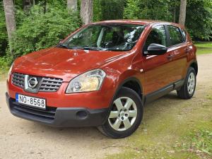 Sarkans Nissan Qashqai 2008 Rīga, ar dzinēja tilpumu 1.50 L un nobraukumu 129 tūkst. km par 5900 €, foto  vietnē AUTOMOTO.COM.LV