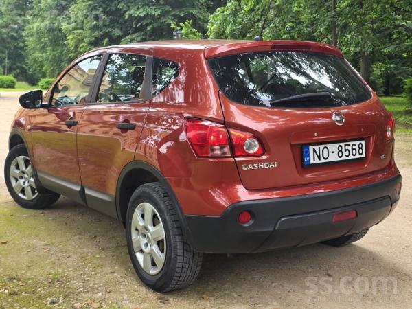 Red Nissan Qashqai 2008 in Riga, with an engine capacity of 1.50 L and mileage of 129 thousand km for 5900 €, photo 3 on AUTOMOTO.COM.LV