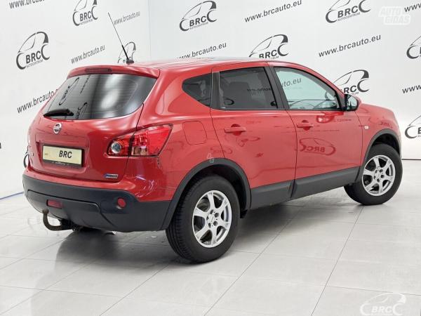 Red Nissan Qashqai 2008 in Avizieniai, with an engine capacity of 2.00 L and mileage of 286 thousand km for 3500 €, photo 2 on AUTOMOTO.COM.LV