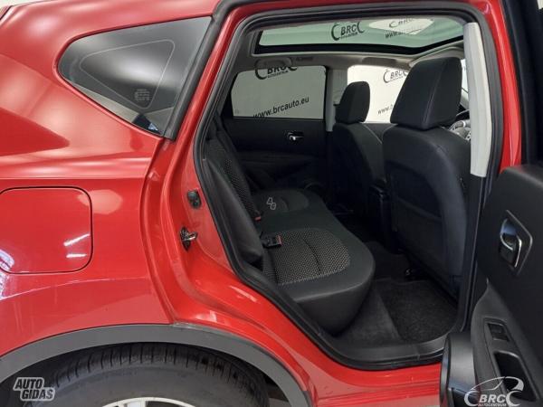 Red Nissan Qashqai 2008 in Avizieniai, with an engine capacity of 2.00 L and mileage of 286 thousand km for 3500 €, photo 9 on AUTOMOTO.COM.LV