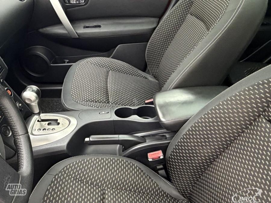 Sarkans Nissan Qashqai 2008 Avižieniai, ar dzinēja tilpumu 2.00 L un nobraukumu 286 tūkst. km par 3500 €, foto 23 vietnē AUTOMOTO.COM.LV
