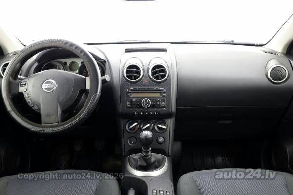 Red Nissan Qashqai 2008 in Tallinn, with an engine capacity of 2.00 L and mileage of 249 thousand km for 2699 €, photo 5 on AUTOMOTO.COM.LV