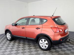 Sarkans Nissan Qashqai 2008 Tallina, ar dzinēja tilpumu 2.00 L un nobraukumu 249 tūkst. km par 2499 €, foto 5 vietnē AUTOMOTO.COM.LV
