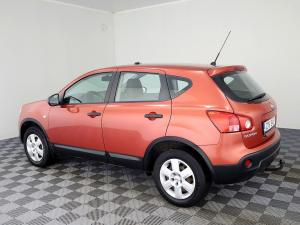Sarkans Nissan Qashqai 2008 Tallina, ar dzinēja tilpumu 2.00 L un nobraukumu 249 tūkst. km par 2499 €, foto 12 vietnē AUTOMOTO.COM.LV