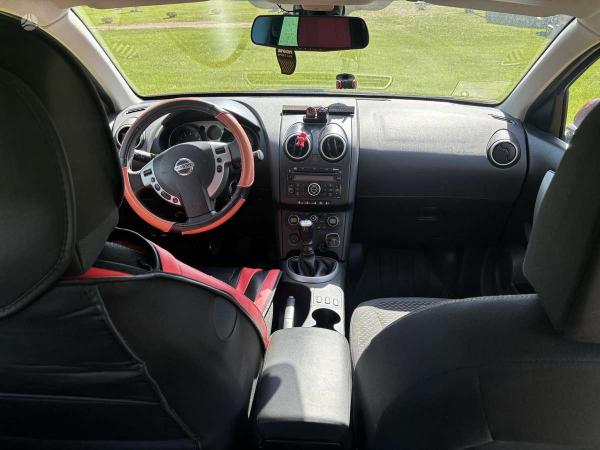 Red Nissan Qashqai 2008 in Vilnius, with an engine capacity of 2.00 L and mileage of 250 thousand km for 3300 €, photo 8 on AUTOMOTO.COM.LV