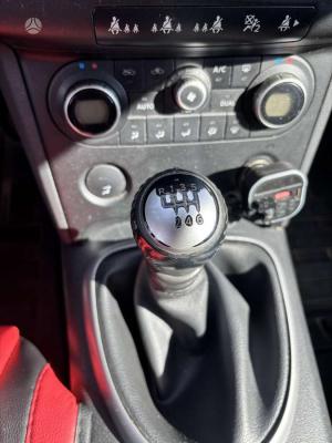 Sarkans Nissan Qashqai 2008 Viļņa, ar dzinēja tilpumu 2.00 L un nobraukumu 250 tūkst. km par 3300 €, foto 12 vietnē AUTOMOTO.COM.LV