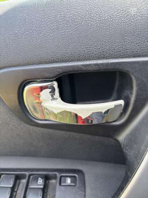 Sarkans Nissan Qashqai 2008 Viļņa, ar dzinēja tilpumu 2.00 L un nobraukumu 250 tūkst. km par 3300 €, foto 13 vietnē AUTOMOTO.COM.LV