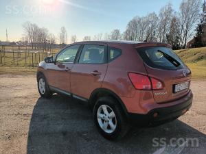 Красный Ниссан Кашкай 2009 в Валмиера, объемом двигателя 1.50 л и пробегом 245 тыс. км за 3555 €, фото 4 на AUTOMOTO.COM.LV