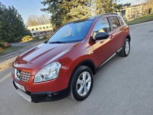 Sarkans Nissan Qashqai 2009 Jēkabpils, ar dzinēja tilpumu 2.00 L un nobraukumu 197 tūkst. km par 5690 €, foto  vietnē AUTOMOTO.COM.LV