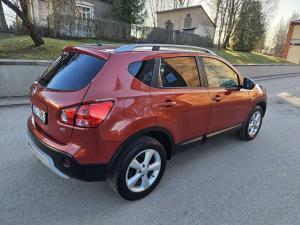 Sarkans Nissan Qashqai 2009 Jēkabpils, ar dzinēja tilpumu 2.00 L un nobraukumu 197 tūkst. km par 5690 €, foto 7 vietnē AUTOMOTO.COM.LV