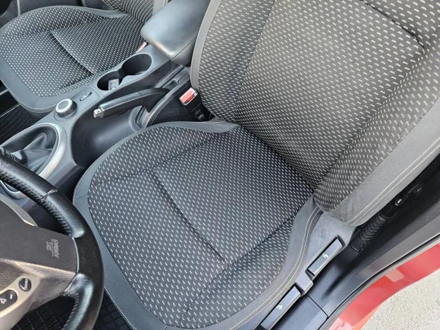 Sarkans Nissan Qashqai 2009 Jēkabpils, ar dzinēja tilpumu 2.00 L un nobraukumu 197 tūkst. km par 5690 €, foto 10 vietnē AUTOMOTO.COM.LV