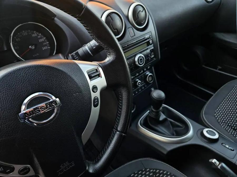 Sarkans Nissan Qashqai 2009 Jēkabpils, ar dzinēja tilpumu 2.00 L un nobraukumu 197 tūkst. km par 5690 €, foto 11 vietnē AUTOMOTO.COM.LV