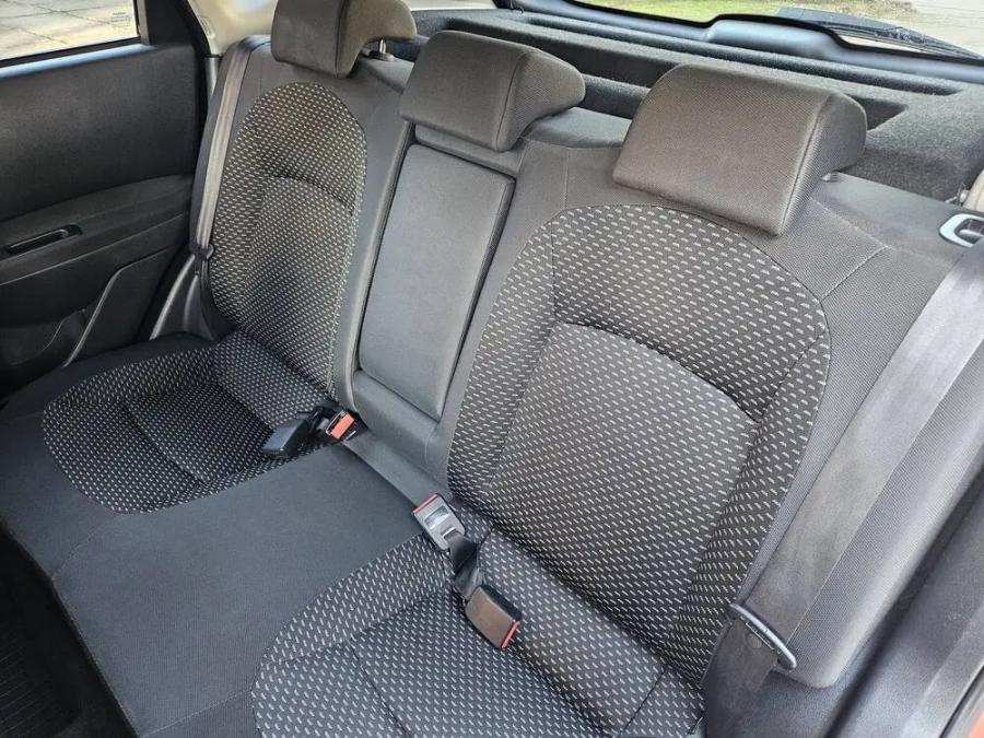 Sarkans Nissan Qashqai 2009 Jēkabpils, ar dzinēja tilpumu 2.00 L un nobraukumu 197 tūkst. km par 5690 €, foto 12 vietnē AUTOMOTO.COM.LV