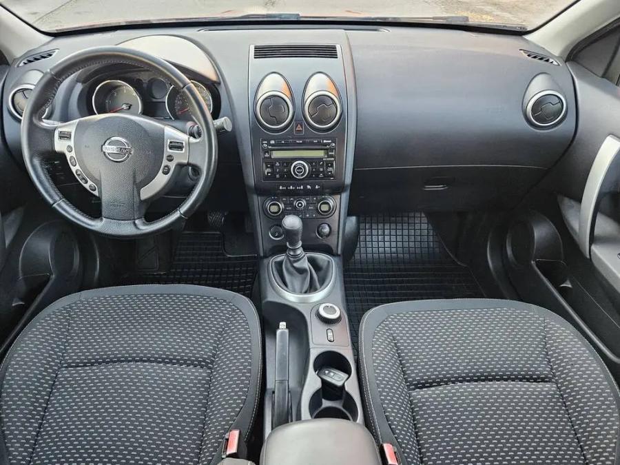 Sarkans Nissan Qashqai 2009 Jēkabpils, ar dzinēja tilpumu 2.00 L un nobraukumu 197 tūkst. km par 5690 €, foto 17 vietnē AUTOMOTO.COM.LV