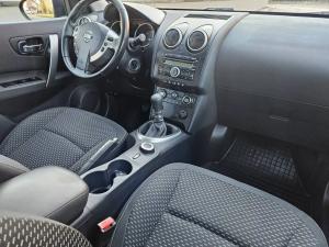 Sarkans Nissan Qashqai 2009 Jēkabpils, ar dzinēja tilpumu 2.00 L un nobraukumu 197 tūkst. km par 5690 €, foto 18 vietnē AUTOMOTO.COM.LV
