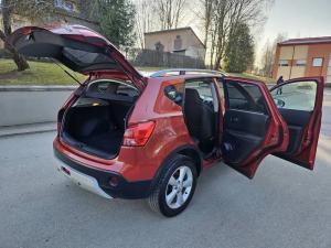 Sarkans Nissan Qashqai 2009 Jēkabpils, ar dzinēja tilpumu 2.00 L un nobraukumu 197 tūkst. km par 5690 €, foto 19 vietnē AUTOMOTO.COM.LV