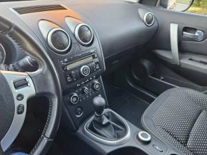 Sarkans Nissan Qashqai 2009 Jēkabpils, ar dzinēja tilpumu 2.00 L un nobraukumu 197 tūkst. km par 5690 €, foto 21 vietnē AUTOMOTO.COM.LV