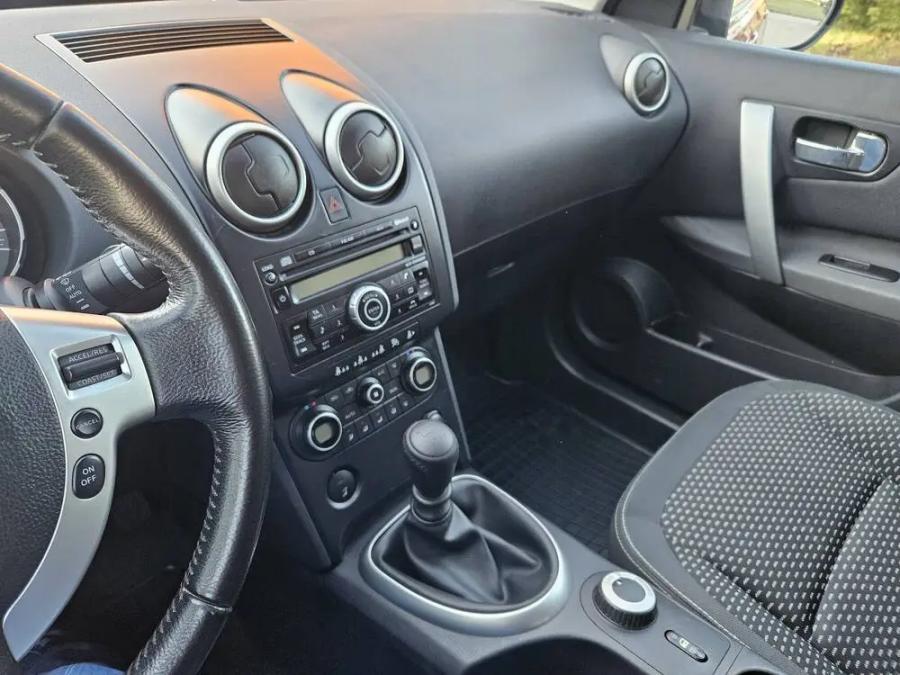 Sarkans Nissan Qashqai 2009 Jēkabpils, ar dzinēja tilpumu 2.00 L un nobraukumu 197 tūkst. km par 5690 €, foto 21 vietnē AUTOMOTO.COM.LV