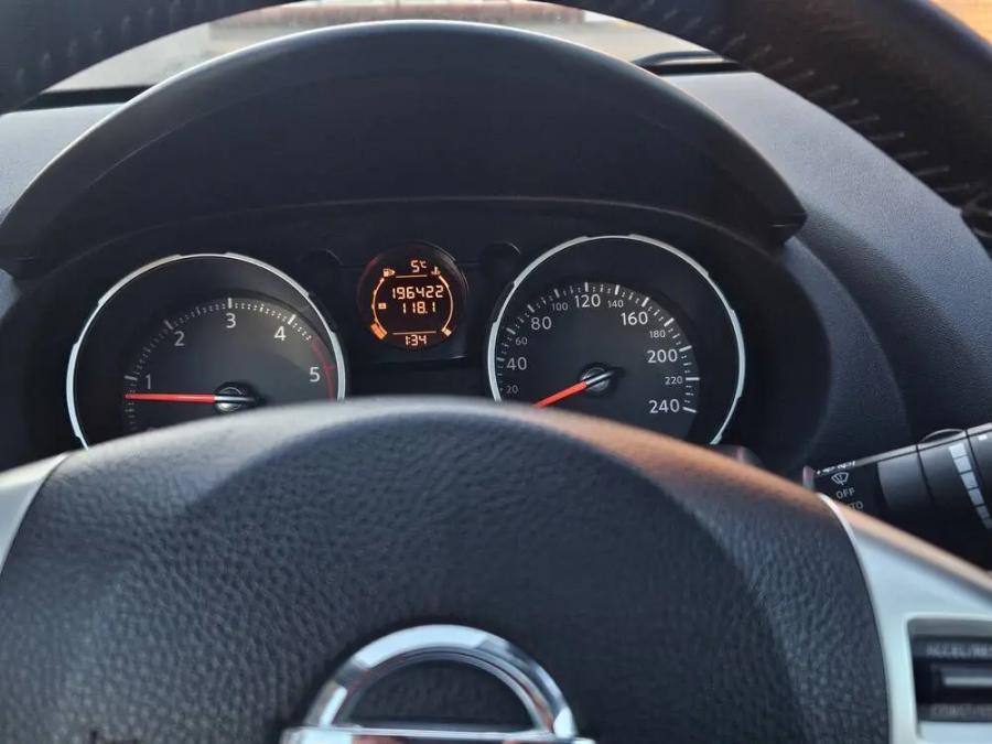 Sarkans Nissan Qashqai 2009 Jēkabpils, ar dzinēja tilpumu 2.00 L un nobraukumu 197 tūkst. km par 5690 €, foto 24 vietnē AUTOMOTO.COM.LV
