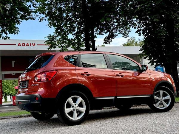 Red Nissan Qashqai 2009 in Alytus, with an engine capacity of 1.46 L and mileage of 249 thousand km for 5199 €, photo 8 on AUTOMOTO.COM.LV