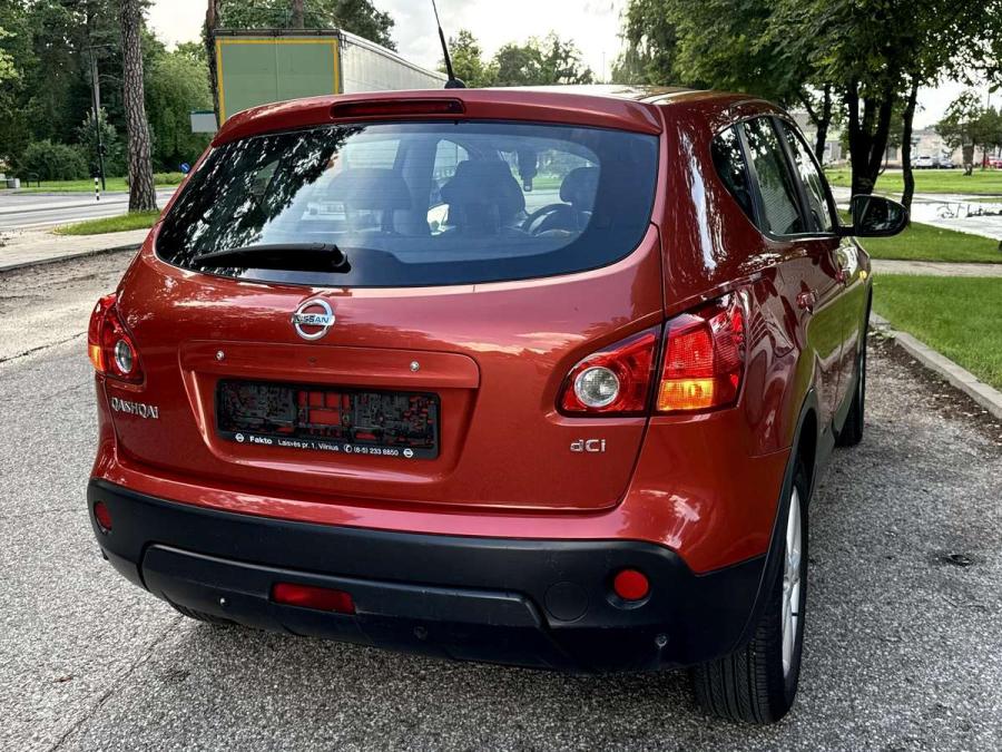 Red Nissan Qashqai 2009 in Alytus, with an engine capacity of 1.46 L and mileage of 249 thousand km for 4999 €, photo 12 on AUTOMOTO.COM.LV