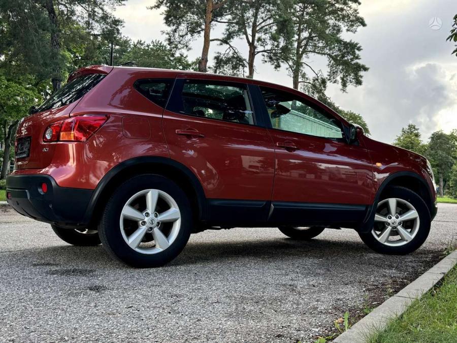 Red Nissan Qashqai 2009 in Alytus, with an engine capacity of 1.46 L and mileage of 249 thousand km for 4999 €, photo 13 on AUTOMOTO.COM.LV