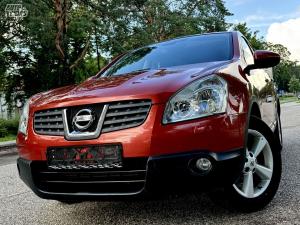 Red Nissan Qashqai 2009 in Alytus, with an engine capacity of 1.50 L and mileage of 249 thousand km for 4899 €, photo 4 on AUTOMOTO.COM.LV