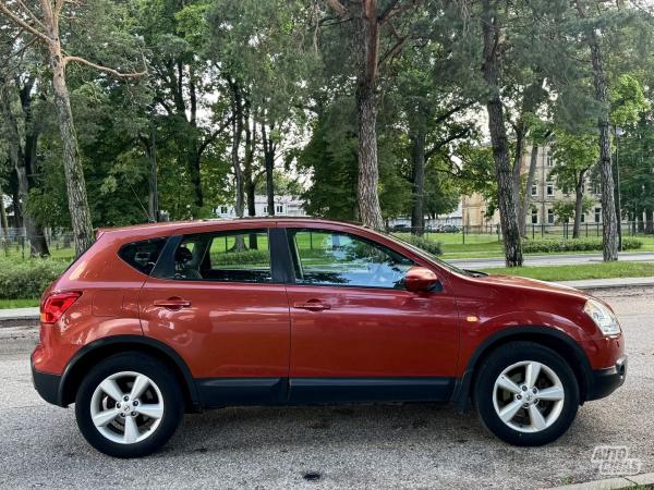 Red Nissan Qashqai 2009 in Alytus, with an engine capacity of 1.50 L and mileage of 249 thousand km for 4899 €, photo 11 on AUTOMOTO.COM.LV