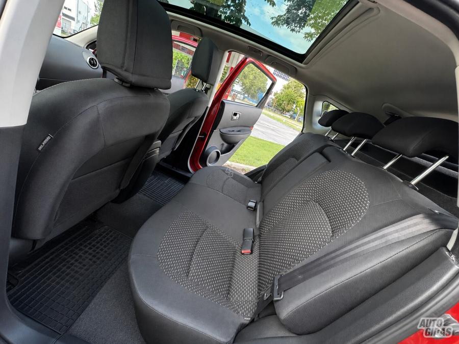 Red Nissan Qashqai 2009 in Alytus, with an engine capacity of 1.50 L and mileage of 249 thousand km for 4899 €, photo 13 on AUTOMOTO.COM.LV