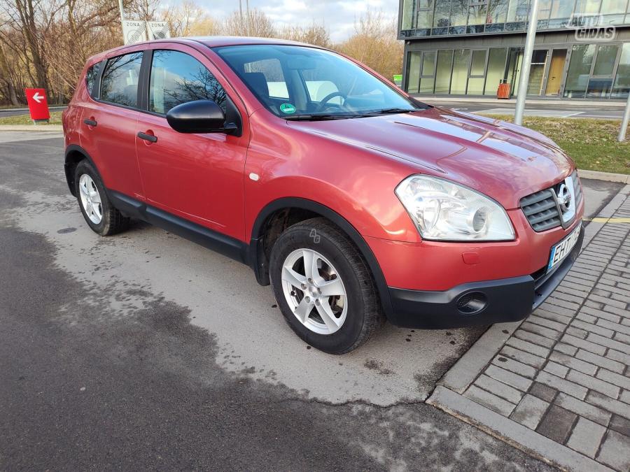 Red Nissan Qashqai 2009 in Panevezys, with an engine capacity of 1.60 L and mileage of 316 thousand km for 3400 €, photo 1 on AUTOMOTO.COM.LV