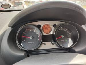 Red Nissan Qashqai 2009 in Panevezys, with an engine capacity of 1.60 L and mileage of 316 thousand km for 3400 €, photo 7 on AUTOMOTO.COM.LV