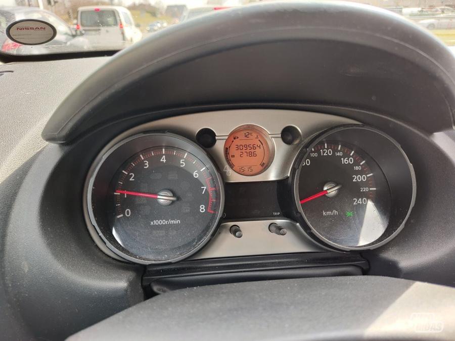 Red Nissan Qashqai 2009 in Panevezys, with an engine capacity of 1.60 L and mileage of 316 thousand km for 3400 €, photo 7 on AUTOMOTO.COM.LV