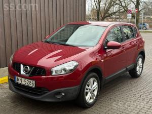 Red Nissan Qashqai 2010 in Riga, with an engine capacity of 2.00 L and mileage of 241 thousand km for 4990 €, photo 2 on AUTOMOTO.COM.LV