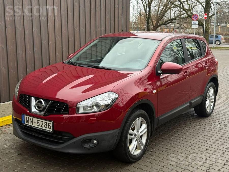 Red Nissan Qashqai 2010 in Riga, with an engine capacity of 2.00 L and mileage of 241 thousand km for 4990 €, photo 2 on AUTOMOTO.COM.LV