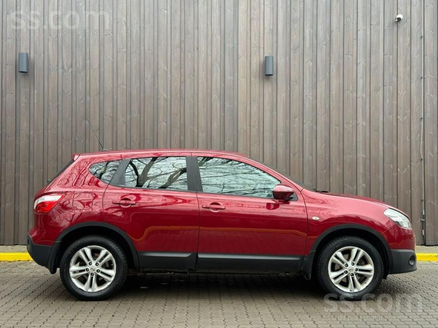 Red Nissan Qashqai 2010 in Riga, with an engine capacity of 2.00 L and mileage of 241 thousand km for 4990 €, photo 6 on AUTOMOTO.COM.LV