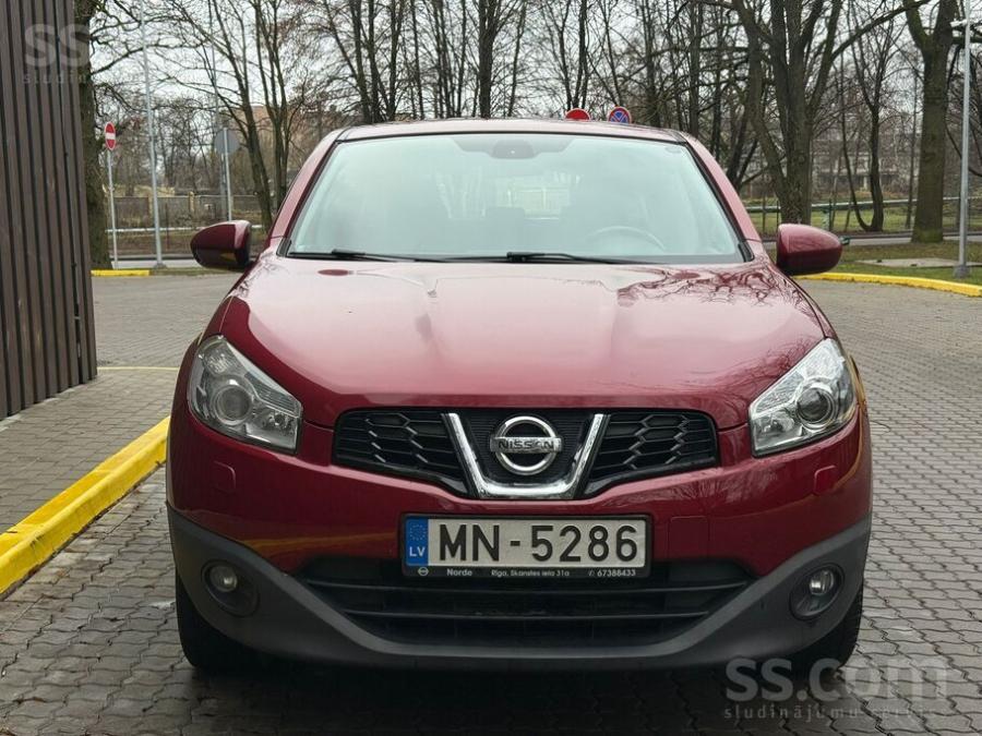 Red Nissan Qashqai 2010 in Riga, with an engine capacity of 2.00 L and mileage of 241 thousand km for 4990 €, photo 8 on AUTOMOTO.COM.LV