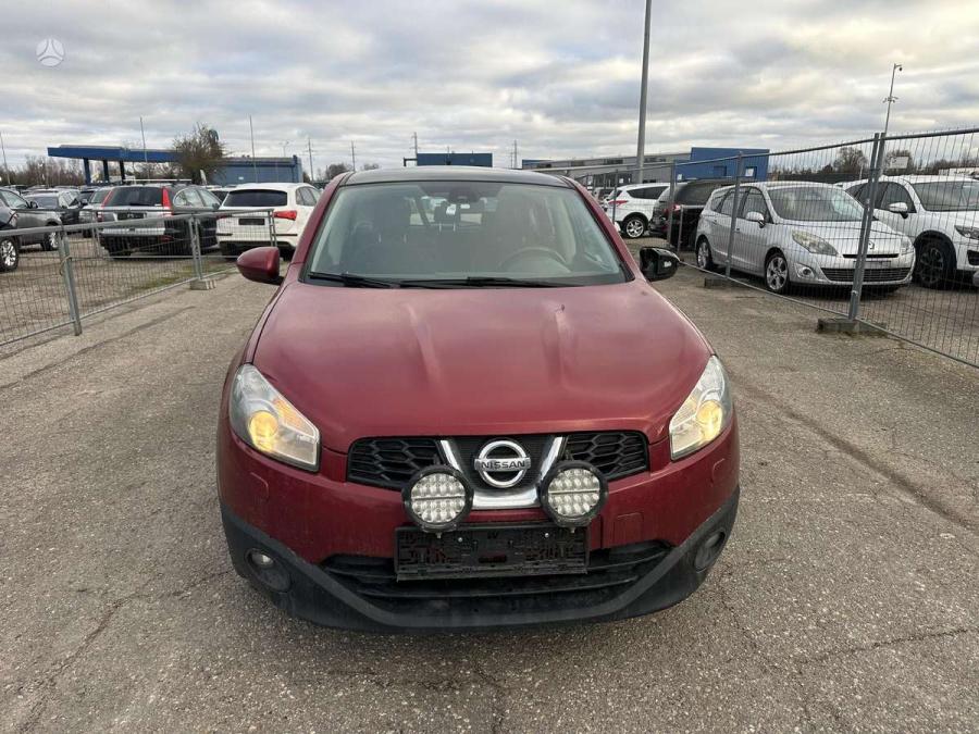 Sarkans Nissan Qashqai 2010 Marijampole, ar dzinēja tilpumu 1.46 L un nobraukumu 258 tūkst. km par 4050 €, foto 1 vietnē AUTOMOTO.COM.LV