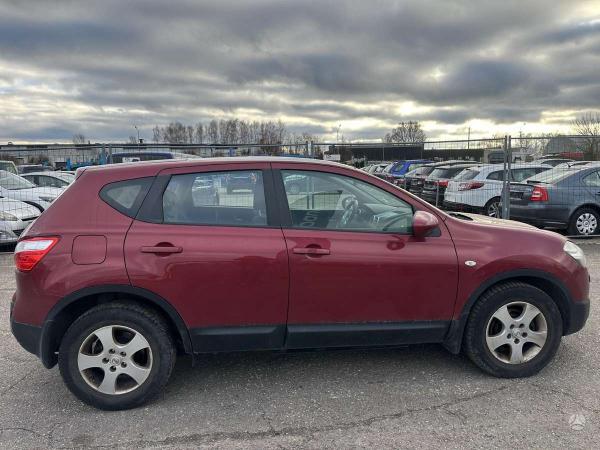 Sarkans Nissan Qashqai 2010 Marijampole, ar dzinēja tilpumu 1.46 L un nobraukumu 258 tūkst. km par 4050 €, foto 3 vietnē AUTOMOTO.COM.LV