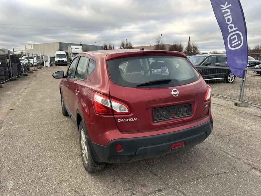 Sarkans Nissan Qashqai 2010 Marijampole, ar dzinēja tilpumu 1.46 L un nobraukumu 258 tūkst. km par 4050 €, foto 5 vietnē AUTOMOTO.COM.LV